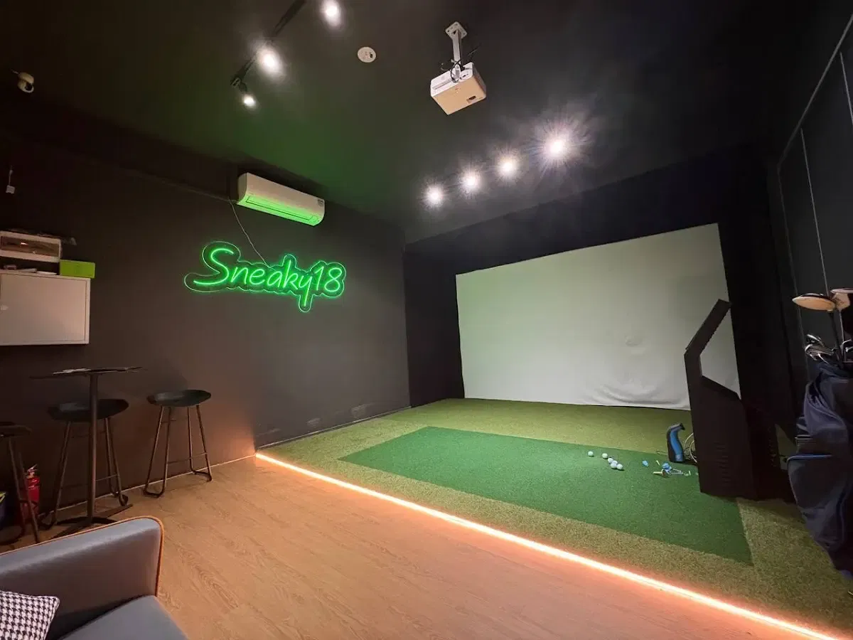 Sneaky18 Golf - Golf Simulator Venue in Singapore, Singapore